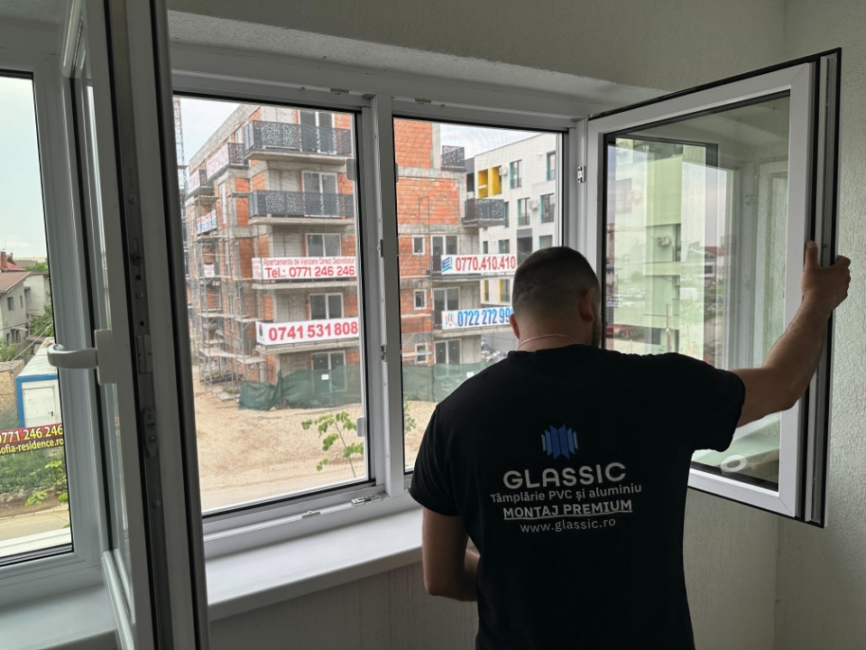 Închidere Balcoane Cu PVC și Geam Termopan - Montaj Premium