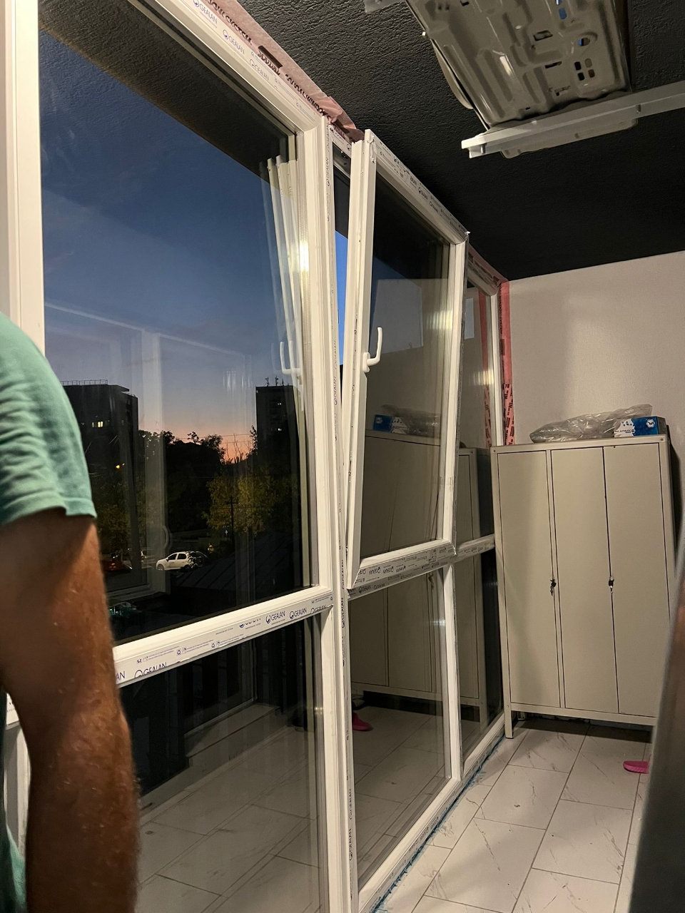 Tâmplărie PVC Pentru Ferestre și Uși Cu Geam Termopan