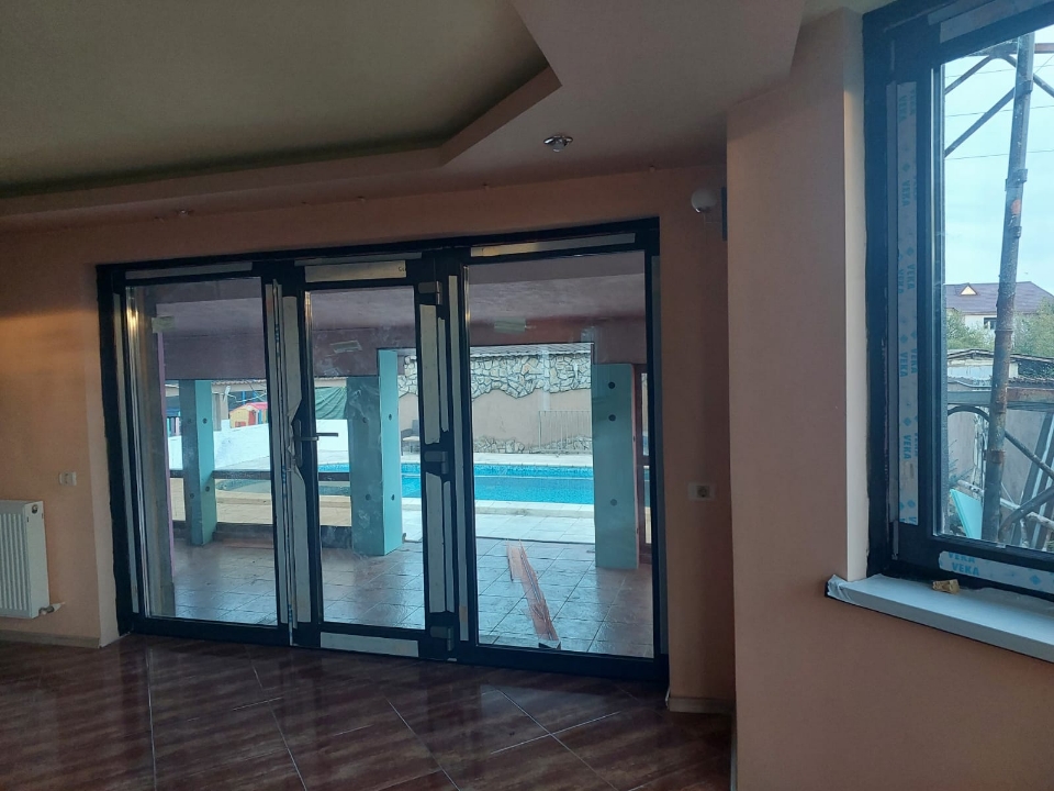 Tâmplărie PVC Pentru Ferestre și Uși Cu Geam Termopan